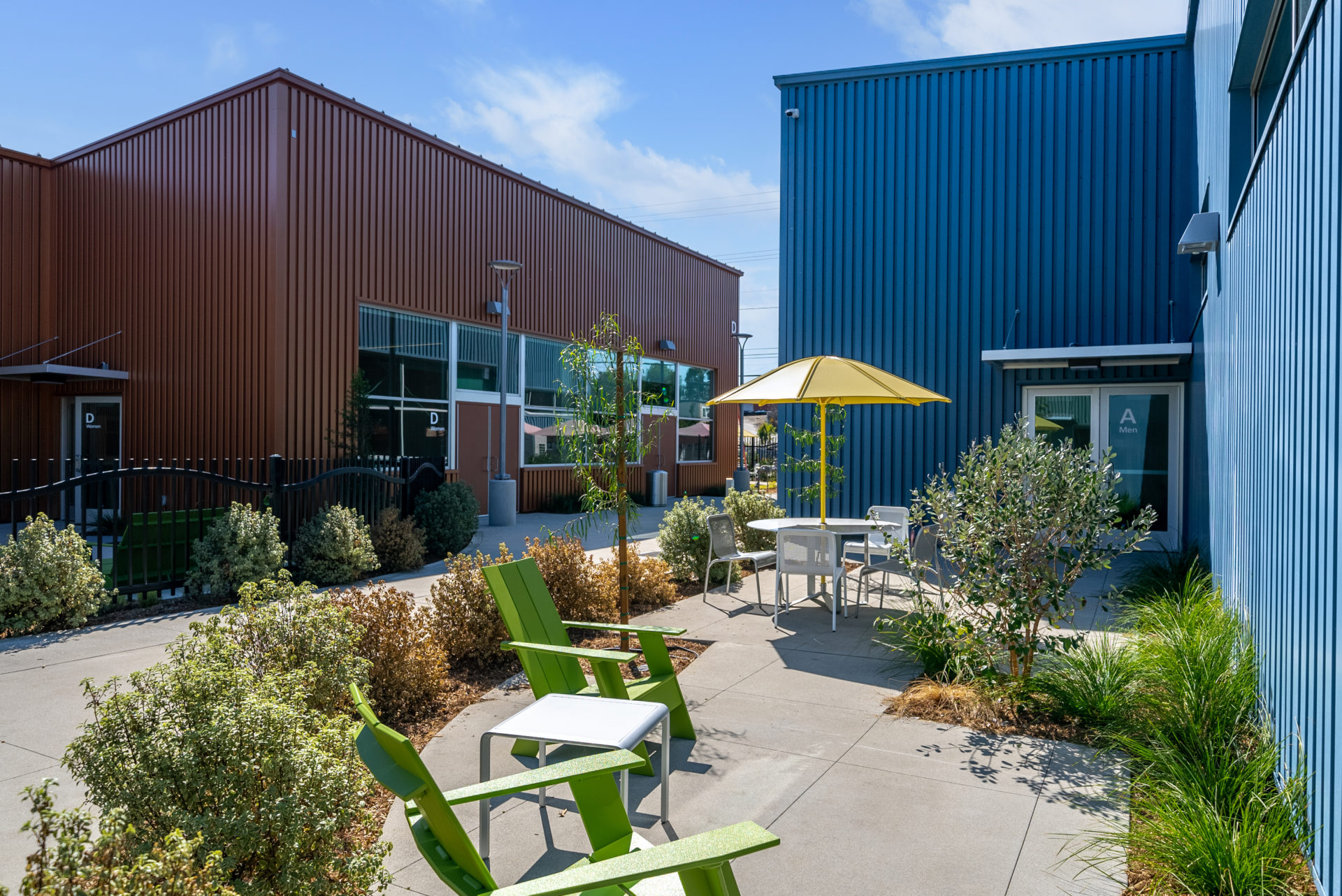 Los Angeles County's Housing for Health がウォークイン仮設住宅とトリアージ ベッドを開設